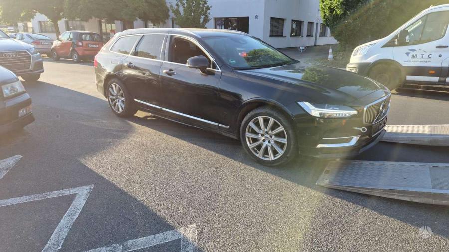 Black Volvo V90 2019 in Marijampole, with an engine capacity of 1.97 L and mileage of 257 thousand km for 8700 €, photo 8 on AUTOMOTO.COM.LV