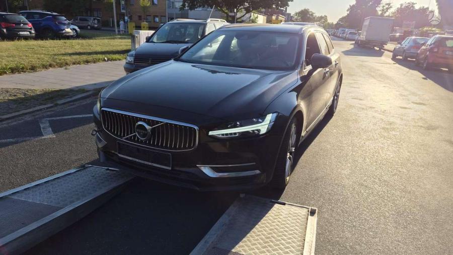 Black Volvo V90 2019 in Marijampole, with an engine capacity of 1.97 L and mileage of 257 thousand km for 8700 €, photo 10 on AUTOMOTO.COM.LV