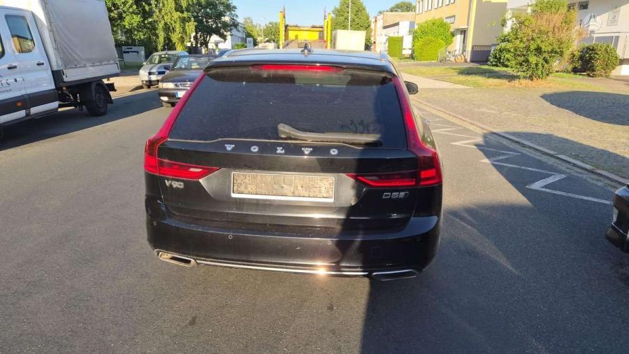 Black Volvo V90 2019 in Marijampole, with an engine capacity of 1.97 L and mileage of 257 thousand km for 8700 €, photo 12 on AUTOMOTO.COM.LV