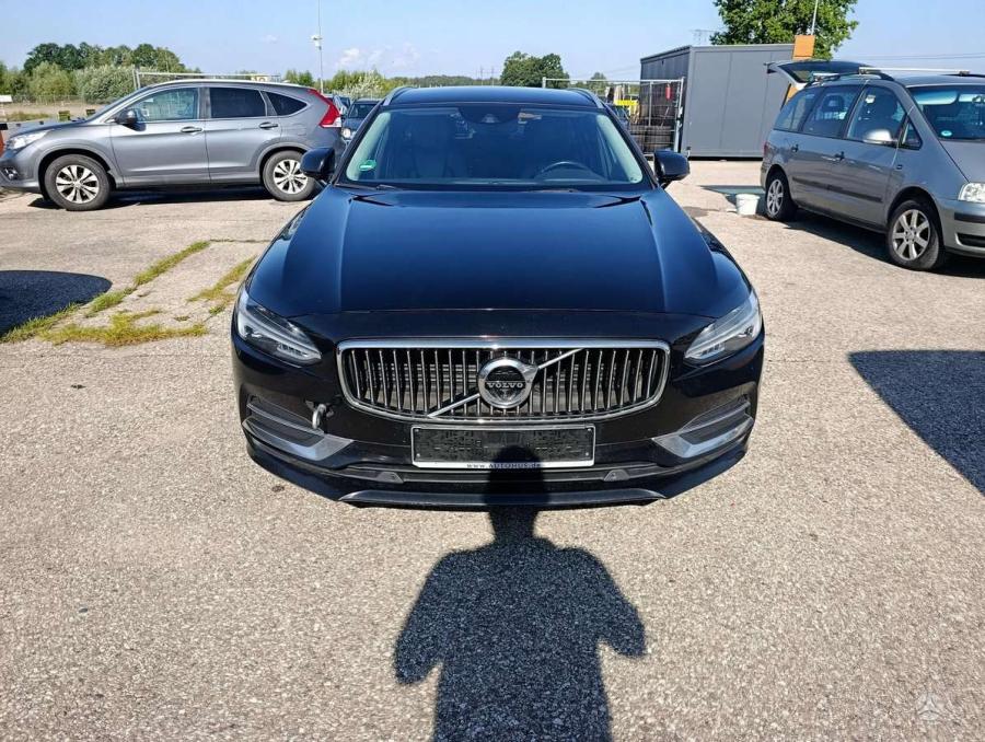 Black Volvo V90 2019 in Marijampole, with an engine capacity of 1.97 L and mileage of 257 thousand km for 8700 €, photo 13 on AUTOMOTO.COM.LV