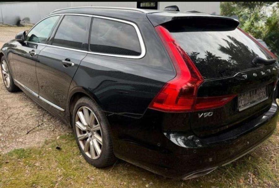 Black Volvo V90 2019 in Marijampole, with an engine capacity of 1.97 L and mileage of 257 thousand km for 8700 €, photo 14 on AUTOMOTO.COM.LV