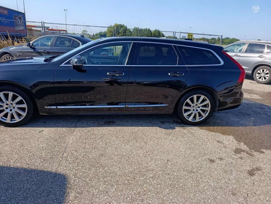Black Volvo V90 2019 in Marijampole, with an engine capacity of 1.97 L and mileage of 257 thousand km for 8700 €, photo 16 on AUTOMOTO.COM.LV