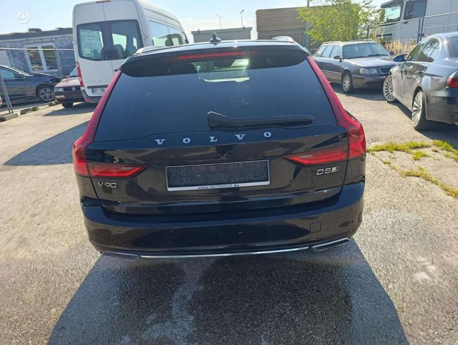 Black Volvo V90 2019 in Marijampole, with an engine capacity of 1.97 L and mileage of 257 thousand km for 8700 €, photo 17 on AUTOMOTO.COM.LV