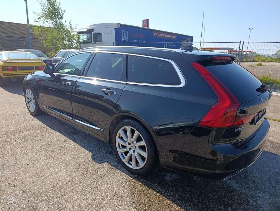 Black Volvo V90 2019 in Marijampole, with an engine capacity of 1.97 L and mileage of 257 thousand km for 8700 €, photo 22 on AUTOMOTO.COM.LV