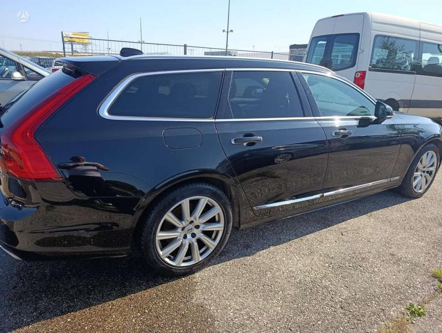 Black Volvo V90 2019 in Marijampole, with an engine capacity of 1.97 L and mileage of 257 thousand km for 8700 €, photo 25 on AUTOMOTO.COM.LV