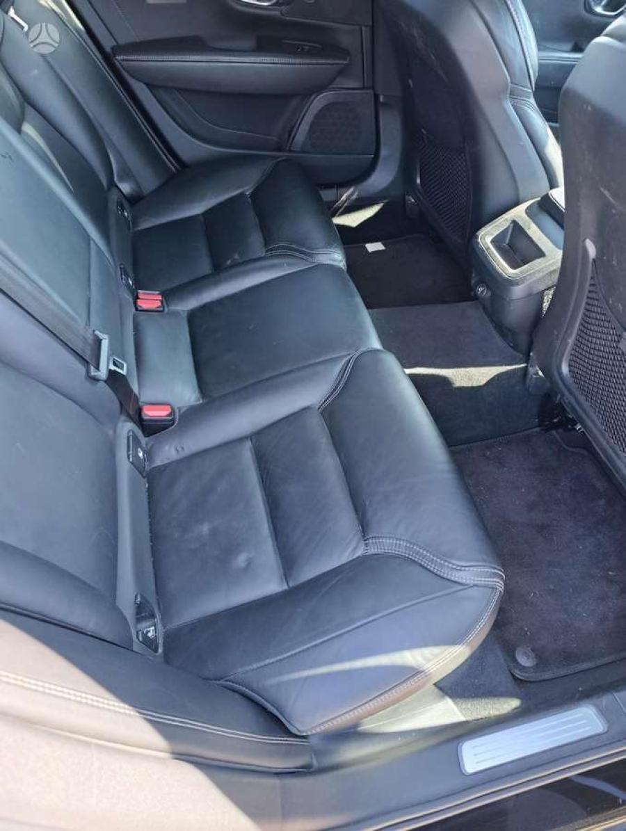 Black Volvo V90 2019 in Marijampole, with an engine capacity of 1.97 L and mileage of 257 thousand km for 8700 €, photo 29 on AUTOMOTO.COM.LV