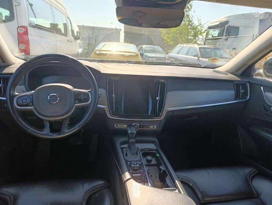 Black Volvo V90 2019 in Marijampole, with an engine capacity of 1.97 L and mileage of 257 thousand km for 8700 €, photo 30 on AUTOMOTO.COM.LV