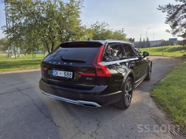 Melns Volvo V90 2019 Rīga, ar dzinēja tilpumu 2.00 L un nobraukumu 254 tūkst. km par 19500 €, foto 4 vietnē AUTOMOTO.COM.LV