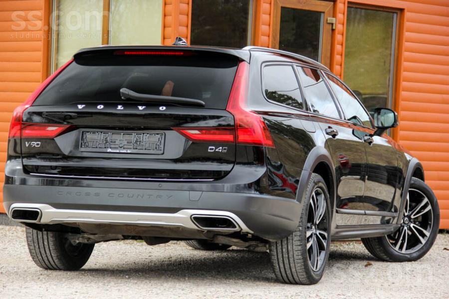 Melns Volvo V90 2020 Tukums, ar dzinēja tilpumu 2.00 L un nobraukumu 239 tūkst. km par 100 €, foto 3 vietnē AUTOMOTO.COM.LV