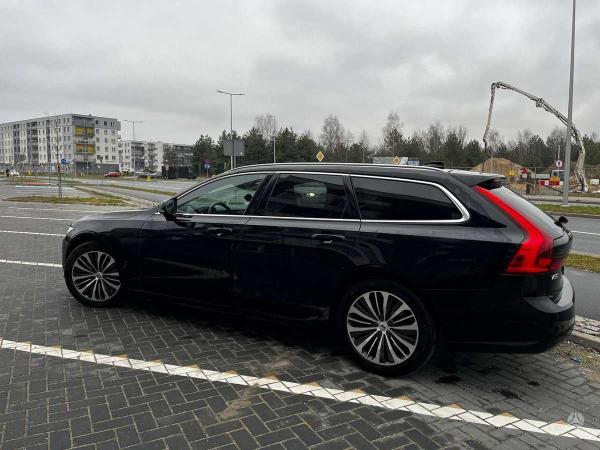 Black Volvo V90 2020 in Vilnius, with an engine capacity of 1.97 L and mileage of 239 thousand km for 17700 €, photo 4 on AUTOMOTO.COM.LV