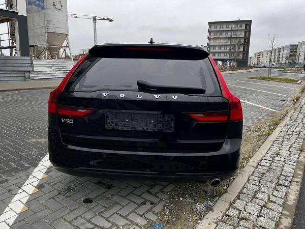 Black Volvo V90 2020 in Vilnius, with an engine capacity of 1.97 L and mileage of 239 thousand km for 17700 €, photo 5 on AUTOMOTO.COM.LV