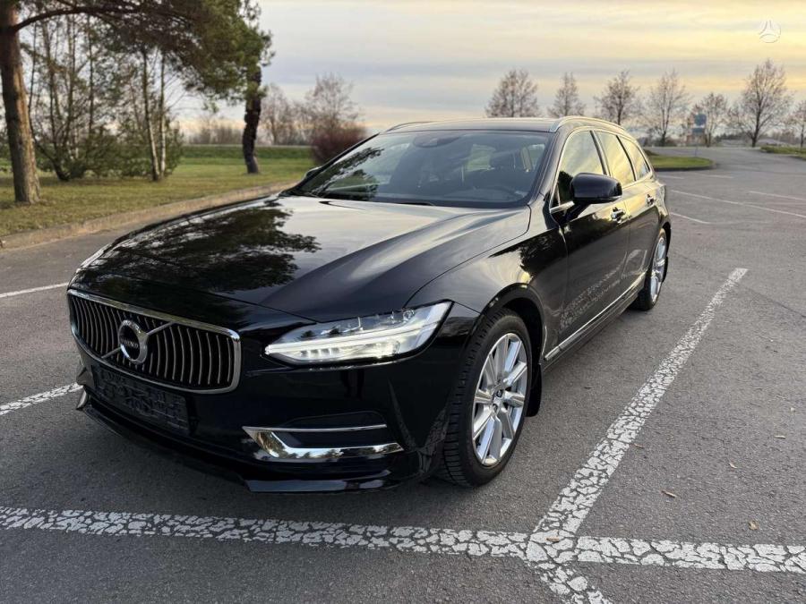 Black Volvo V90 2020 in Joniskis, with an engine capacity of 1.97 L and mileage of 45 thousand km for 27500 €, photo 1 on AUTOMOTO.COM.LV
