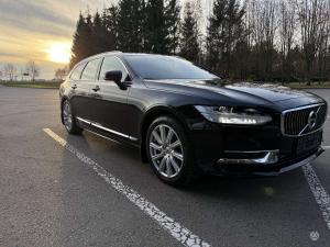 Black Volvo V90 2020 in Joniskis, with an engine capacity of 1.97 L and mileage of 45 thousand km for 27500 €, photo 2 on AUTOMOTO.COM.LV