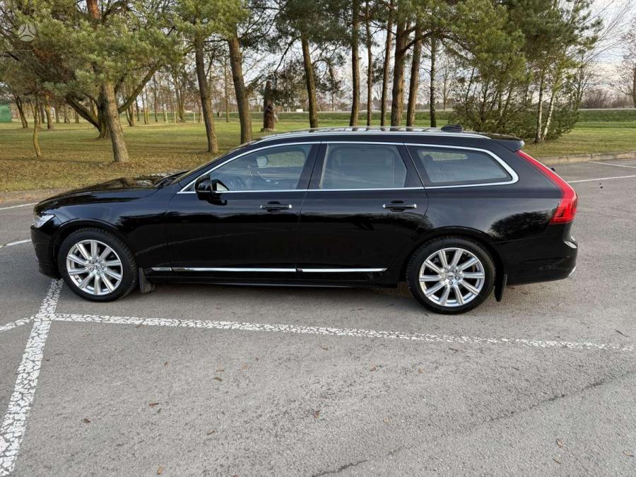 Black Volvo V90 2020 in Joniskis, with an engine capacity of 1.97 L and mileage of 45 thousand km for 27500 €, photo 13 on AUTOMOTO.COM.LV