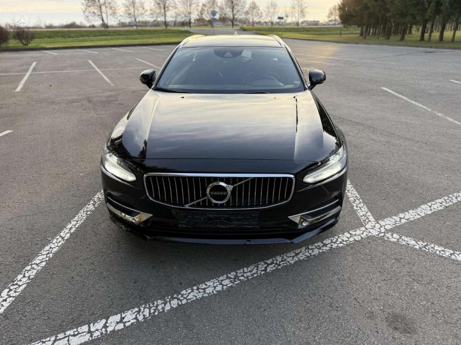 Black Volvo V90 2020 in Joniskis, with an engine capacity of 1.97 L and mileage of 45 thousand km for 27500 €, photo 15 on AUTOMOTO.COM.LV