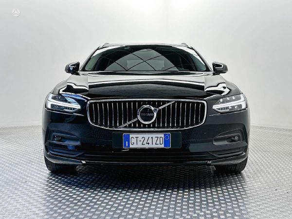 Black Volvo V90 2020 in Kaunas, with an engine capacity of 1.97 L and mileage of 224 thousand km for 16900 €, photo 1 on AUTOMOTO.COM.LV