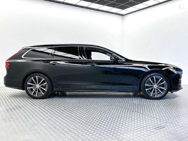 Black Volvo V90 2020 in Kaunas, with an engine capacity of 1.97 L and mileage of 224 thousand km for 16900 €, photo 3 on AUTOMOTO.COM.LV
