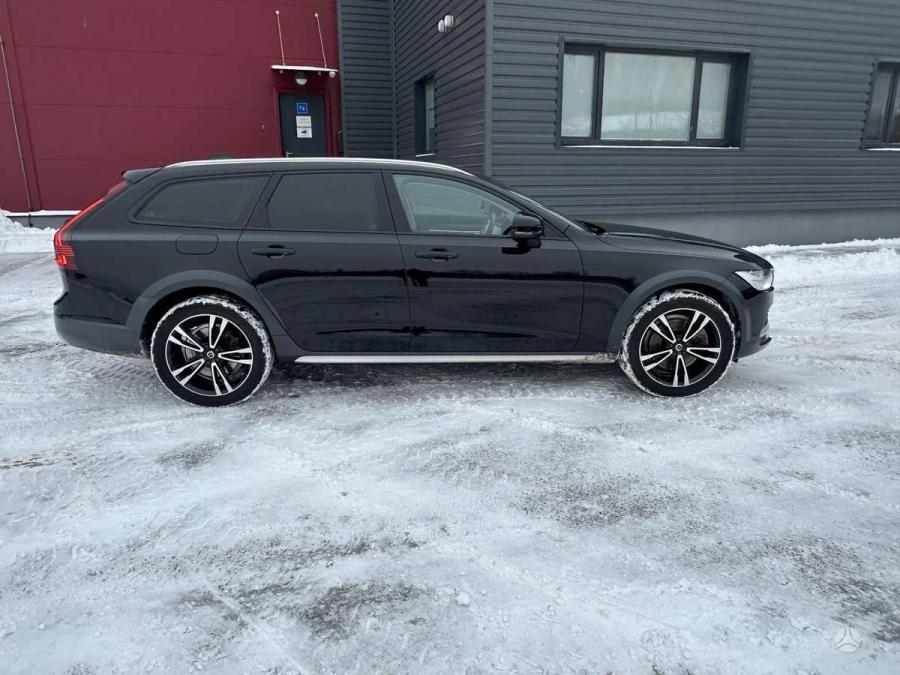 Melns Volvo V90 2020 Kauņa, ar dzinēja tilpumu 1.97 L un nobraukumu 208 tūkst. km par 21900 €, foto 5 vietnē AUTOMOTO.COM.LV