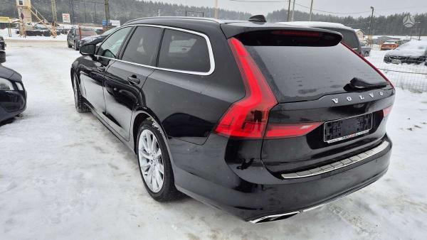 Melns Volvo V90 2020 Viļņa, ar dzinēja tilpumu 1.97 L un nobraukumu 260 tūkst. km par 15699 €, foto 7 vietnē AUTOMOTO.COM.LV