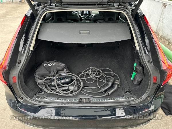 Melns Volvo V90 2020 Tallina, ar dzinēja tilpumu 2.00 L un nobraukumu 101 tūkst. km par 34000 €, foto 11 vietnē AUTOMOTO.COM.LV