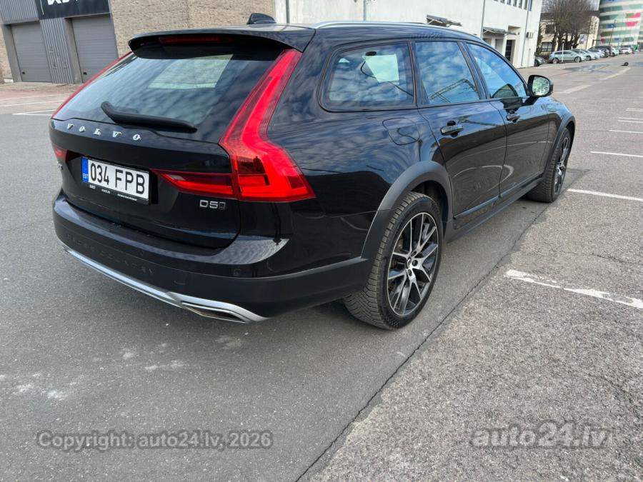 Black Volvo V90 2020 in Tallinn, with an engine capacity of 2.00 L and mileage of 193 thousand km for 27500 €, photo 4 on AUTOMOTO.COM.LV