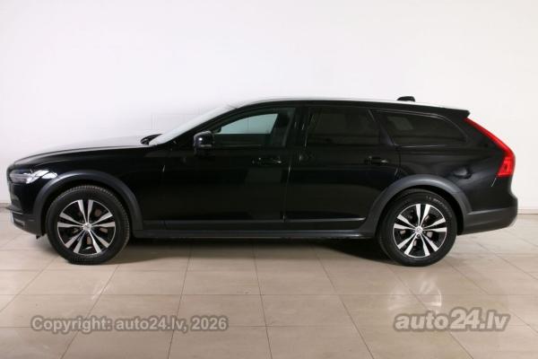 Black Volvo V90 2020 in Parnu, with an engine capacity of 2.00 L and mileage of 144 thousand km for 22990 €, photo 3 on AUTOMOTO.COM.LV