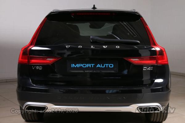 Black Volvo V90 2020 in Parnu, with an engine capacity of 2.00 L and mileage of 144 thousand km for 22990 €, photo 5 on AUTOMOTO.COM.LV
