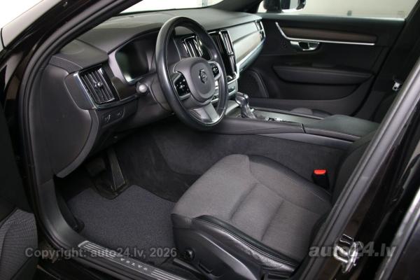 Black Volvo V90 2020 in Parnu, with an engine capacity of 2.00 L and mileage of 144 thousand km for 22990 €, photo 7 on AUTOMOTO.COM.LV