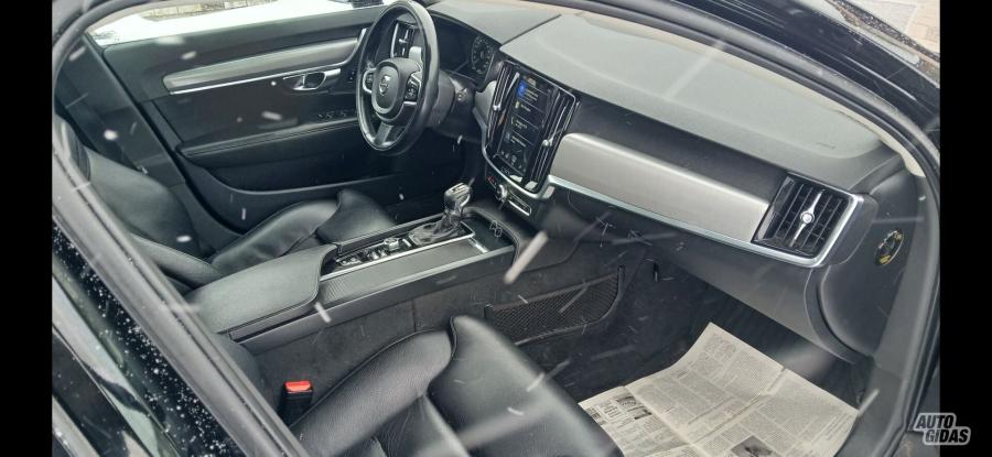 Melns Volvo V90 2020 Viļņa, ar dzinēja tilpumu 2.00 L un nobraukumu 395 tūkst. km par 9450 €, foto 19 vietnē AUTOMOTO.COM.LV
