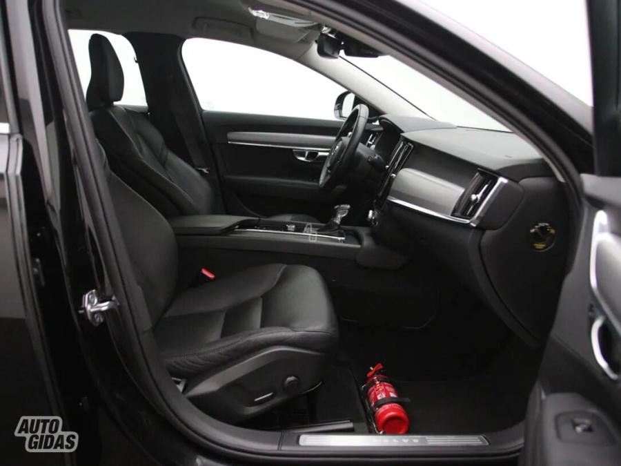 Melns Volvo V90 2020 Viļņa, ar dzinēja tilpumu 2.00 L un nobraukumu 143 tūkst. km par 20299 €, foto 15 vietnē AUTOMOTO.COM.LV