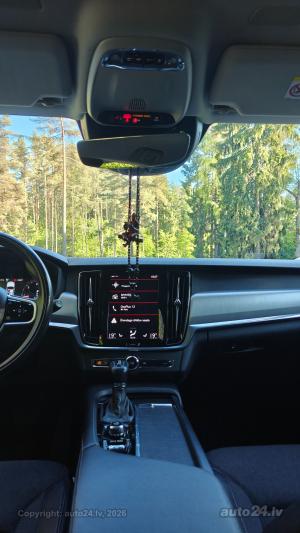 Black Volvo V90 2020 in Rakvere, with an engine capacity of 2.00 L and mileage of 165 thousand km for 23000 €, photo 7 on AUTOMOTO.COM.LV