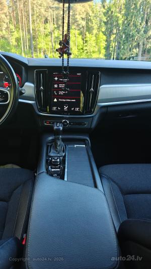 Black Volvo V90 2020 in Rakvere, with an engine capacity of 2.00 L and mileage of 165 thousand km for 23000 €, photo 8 on AUTOMOTO.COM.LV