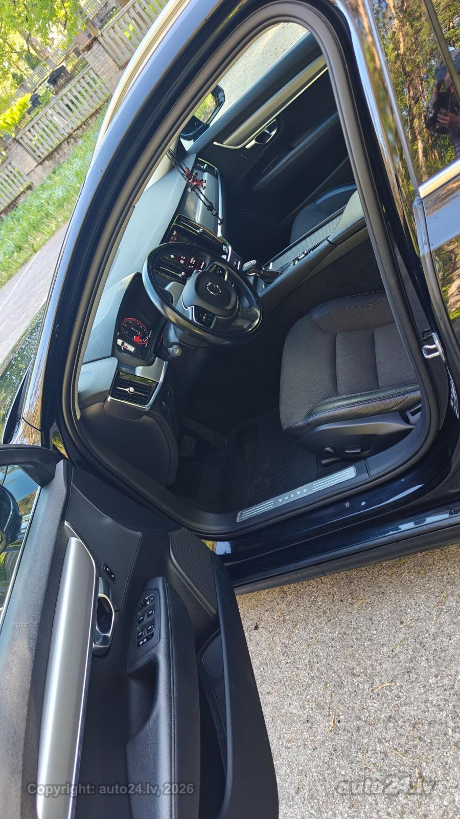 Black Volvo V90 2020 in Rakvere, with an engine capacity of 2.00 L and mileage of 165 thousand km for 23000 €, photo 9 on AUTOMOTO.COM.LV