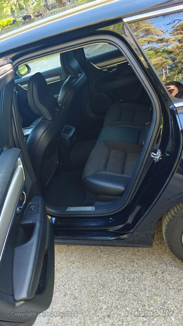 Black Volvo V90 2020 in Rakvere, with an engine capacity of 2.00 L and mileage of 165 thousand km for 23000 €, photo 9 on AUTOMOTO.COM.LV