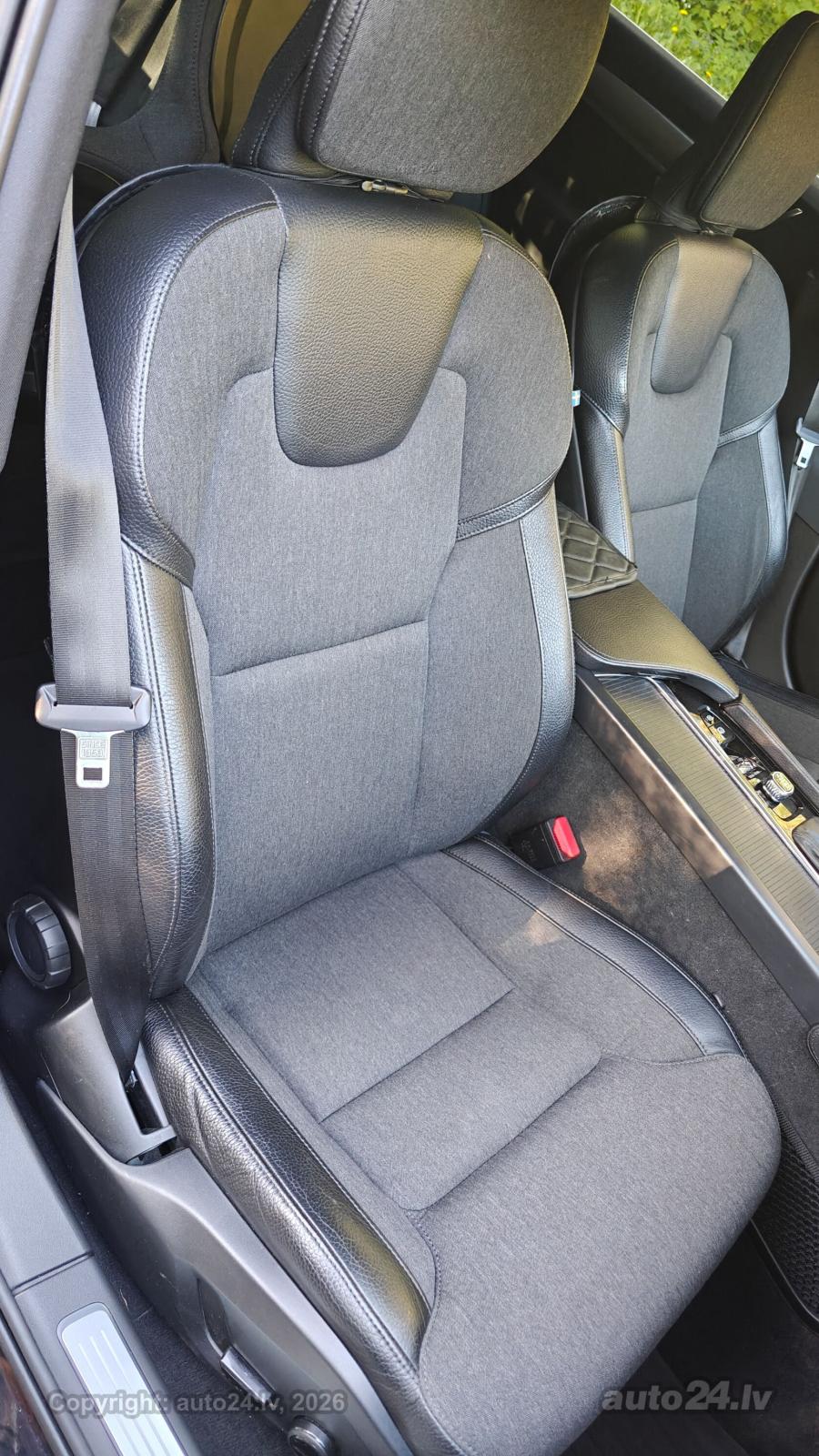 Black Volvo V90 2020 in Rakvere, with an engine capacity of 2.00 L and mileage of 165 thousand km for 23000 €, photo 13 on AUTOMOTO.COM.LV