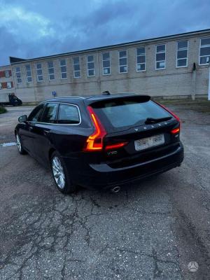 Black Volvo V90 2020 in Pakruojis, with an engine capacity of 1.97 L and mileage of 270 thousand km for 13700 €, photo 4 on AUTOMOTO.COM.LV