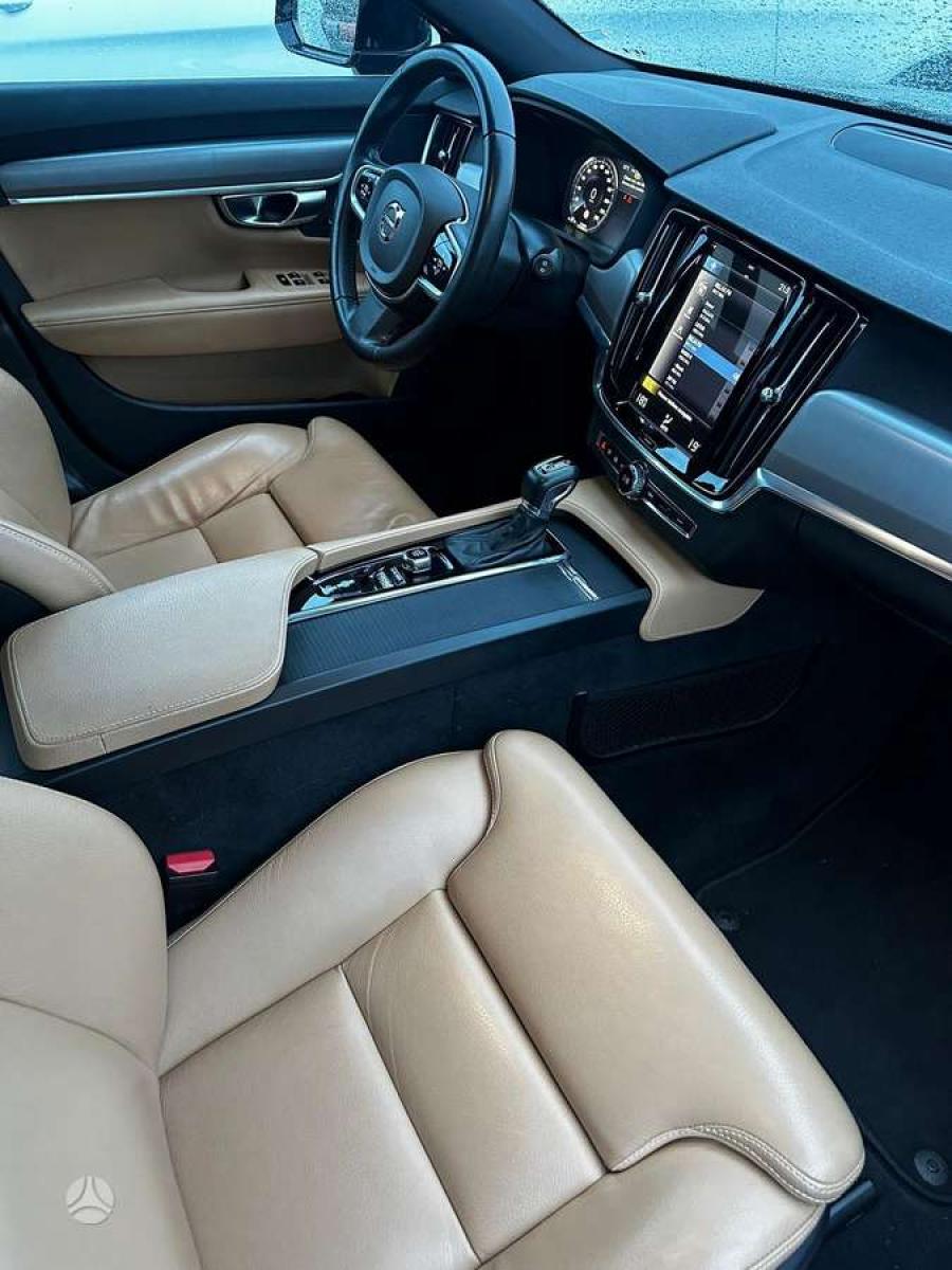 Black Volvo V90 2020 in Pakruojis, with an engine capacity of 1.97 L and mileage of 270 thousand km for 13700 €, photo 11 on AUTOMOTO.COM.LV