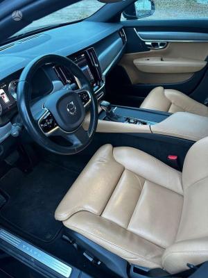 Black Volvo V90 2020 in Pakruojis, with an engine capacity of 1.97 L and mileage of 270 thousand km for 13700 €, photo 13 on AUTOMOTO.COM.LV