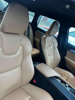 Black Volvo V90 2020 in Pakruojis, with an engine capacity of 1.97 L and mileage of 270 thousand km for 13700 €, photo 15 on AUTOMOTO.COM.LV