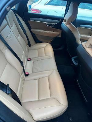 Black Volvo V90 2020 in Pakruojis, with an engine capacity of 1.97 L and mileage of 270 thousand km for 13700 €, photo 16 on AUTOMOTO.COM.LV
