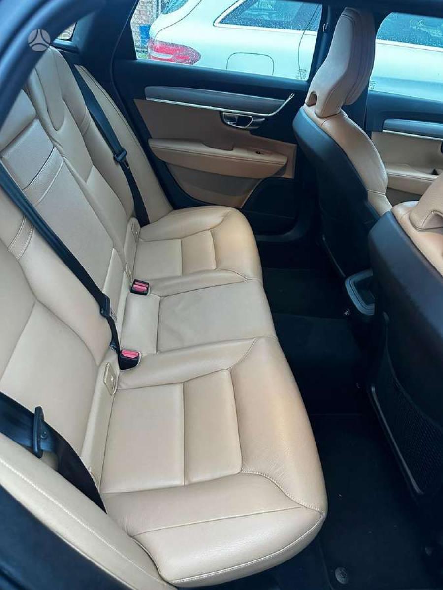 Black Volvo V90 2020 in Pakruojis, with an engine capacity of 1.97 L and mileage of 270 thousand km for 13700 €, photo 16 on AUTOMOTO.COM.LV