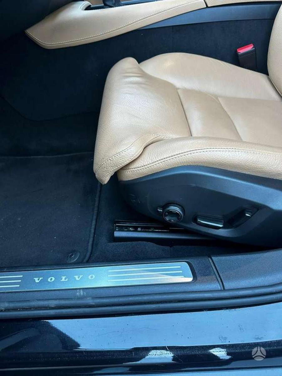 Black Volvo V90 2020 in Pakruojis, with an engine capacity of 1.97 L and mileage of 270 thousand km for 13700 €, photo 17 on AUTOMOTO.COM.LV