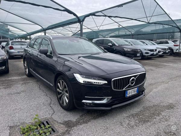 Black Volvo V90 2020 in Panevezys, with an engine capacity of 1.97 L and mileage of 211 thousand km for 15500 €, photo 3 on AUTOMOTO.COM.LV