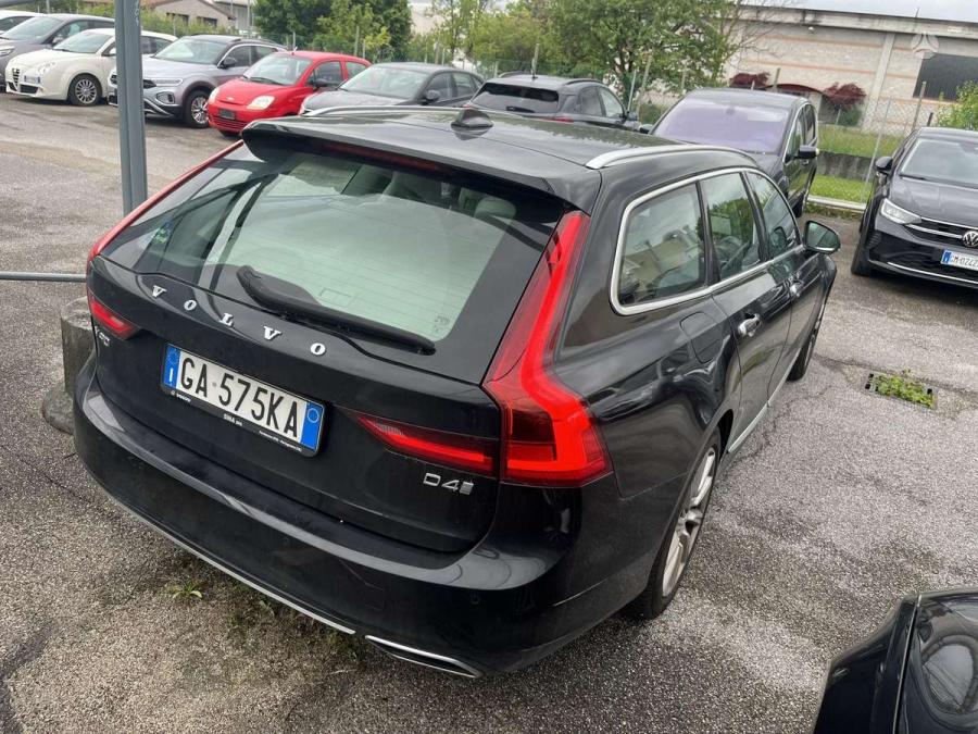 Melns Volvo V90 2020 Panevēža, ar dzinēja tilpumu 1.97 L un nobraukumu 211 tūkst. km par 15500 €, foto 5 vietnē AUTOMOTO.COM.LV
