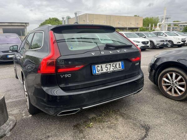 Black Volvo V90 2020 in Panevezys, with an engine capacity of 1.97 L and mileage of 211 thousand km for 15500 €, photo 5 on AUTOMOTO.COM.LV