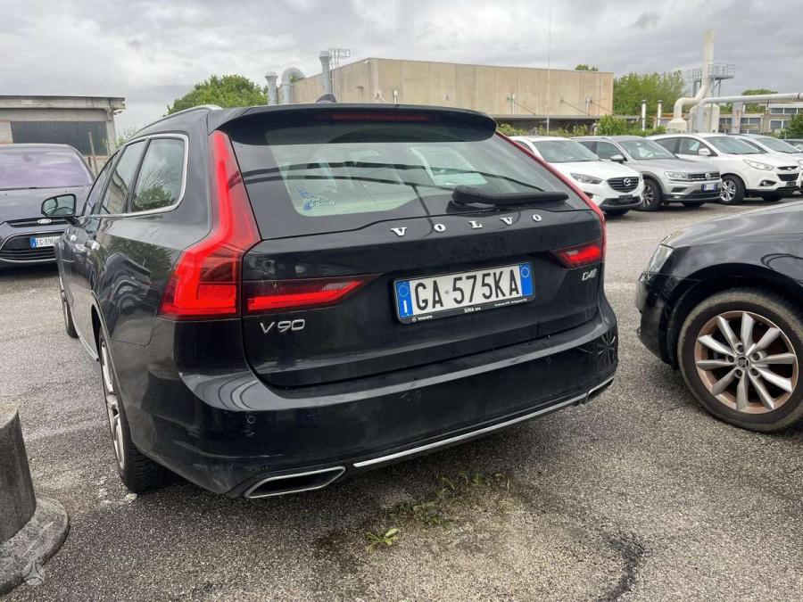 Melns Volvo V90 2020 Panevēža, ar dzinēja tilpumu 1.97 L un nobraukumu 211 tūkst. km par 15500 €, foto 6 vietnē AUTOMOTO.COM.LV