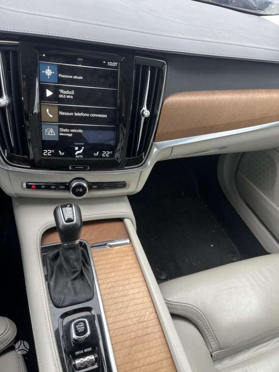 Melns Volvo V90 2020 Panevēža, ar dzinēja tilpumu 1.97 L un nobraukumu 211 tūkst. km par 15500 €, foto 13 vietnē AUTOMOTO.COM.LV