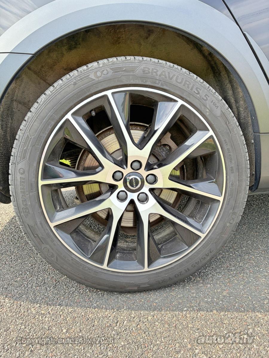 Melns Volvo V90 2020 Tartu, ar dzinēja tilpumu 2.00 L un nobraukumu 195 tūkst. km par 26600 €, foto 24 vietnē AUTOMOTO.COM.LV