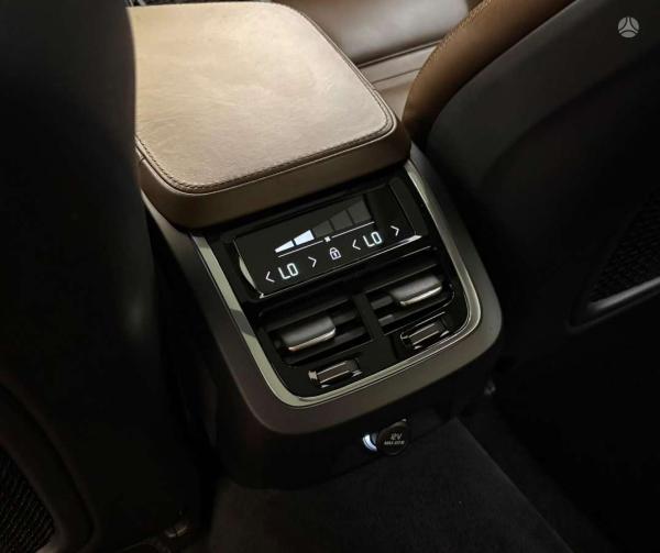Black Volvo V90 2020 in Marijampole, with an engine capacity of 1.97 L and mileage of 343 thousand km for 14650 €, photo 10 on AUTOMOTO.COM.LV