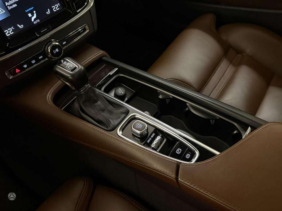 Melns Volvo V90 2020 Marijampole, ar dzinēja tilpumu 1.97 L un nobraukumu 343 tūkst. km par 14650 €, foto 28 vietnē AUTOMOTO.COM.LV